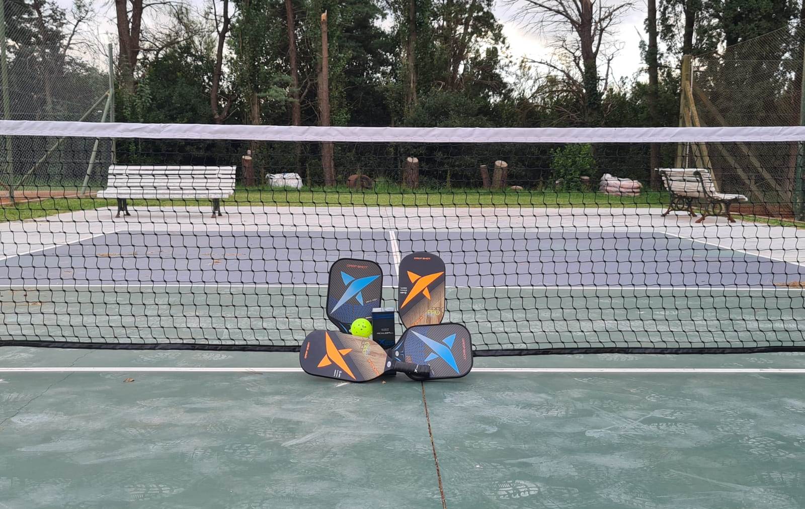 Pickleball, un novedoso deporte que se practica en Cazadores – La Voz ...