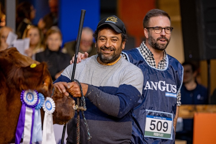 Daniel Calvo y el orgullo de haber criado al Supremo Gran Campeón Macho ...